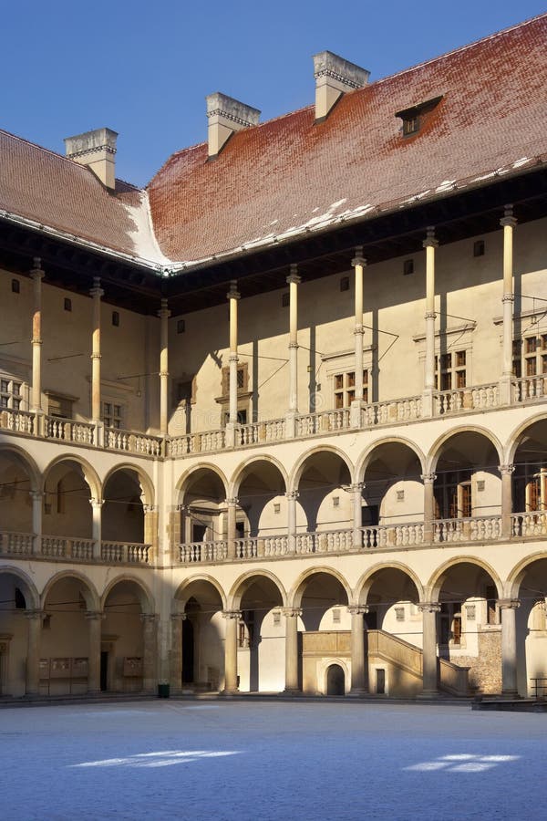 Krakow - Castelo Real - Monte De Wawel - Poland Foto de Stock - Imagem ...