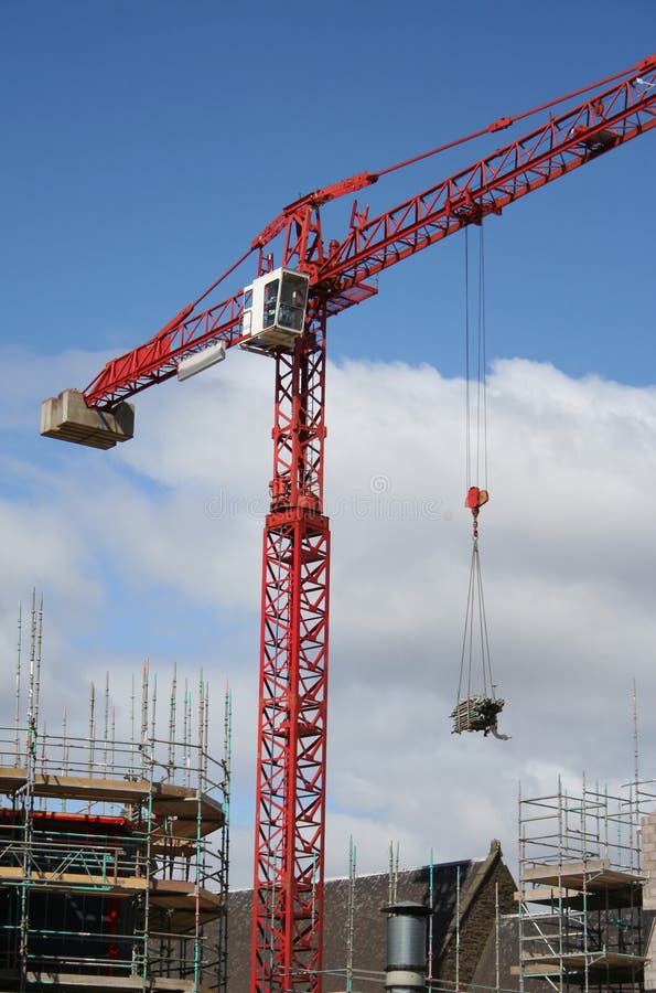 Kran an der Baustelle stockbild. Bild von aufbau, baugerüst - 1767903