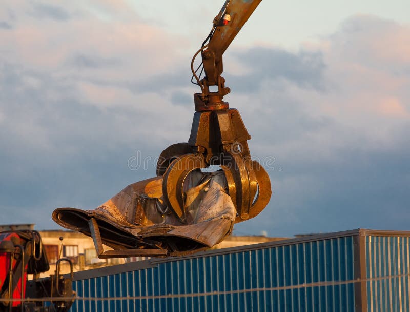 Kran-Greifer stockfoto. Bild von industriell, maschine - 10952302