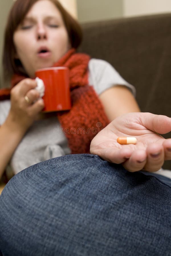 Kranke Frau stockfoto. Bild von medikament, betrieb, schmerz - 11015918