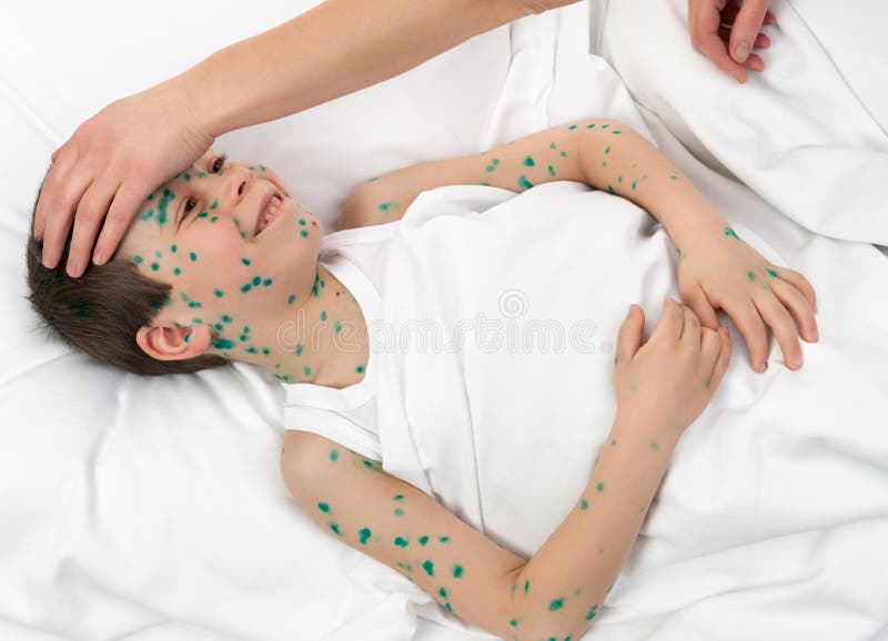 Kranke Jungen- Und Mutterhand Stockbild - Bild von mutter, kopf: 33370773