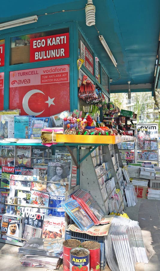 Krantenkiosk redactionele foto. Image of turks, winkel - 30556631
