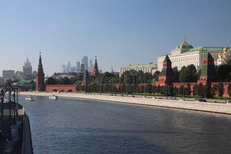 Kremlin foto de archivo. Imagen de cielo, millares, parque - 102330172