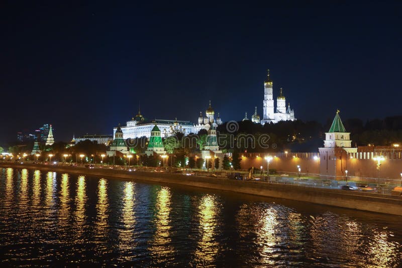 Kremlin Red Wall in Moscow editorial photography. Image of towers ...