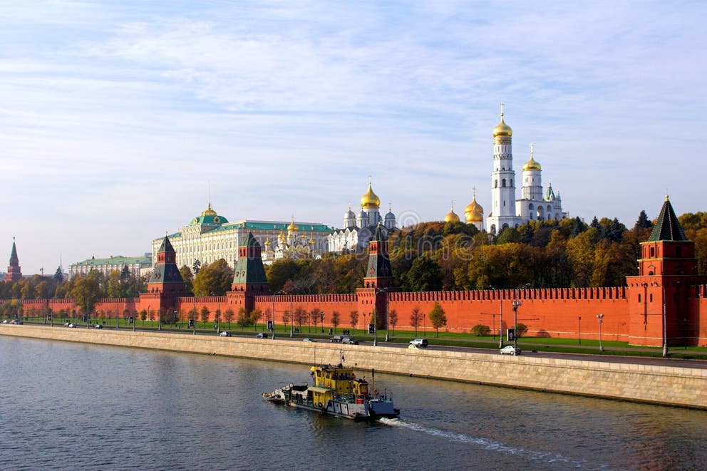 Kremlin Wall and Moskva River Stock Image - Image of cross, moskva: 3653361