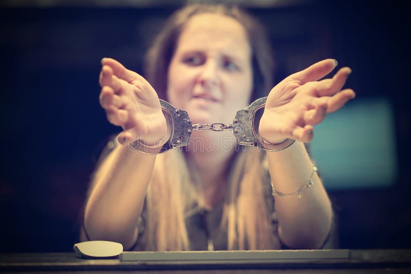 115 Frau Gefesselte Handschellen Mit Fotos - Kostenlose und Royalty ...