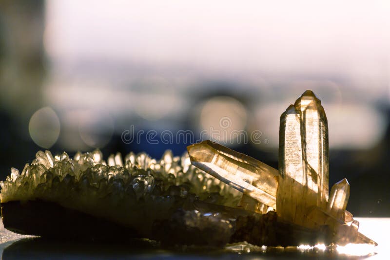 Kristall arkivfoto. Bild av element, geologiskt, harmoni - 73206560