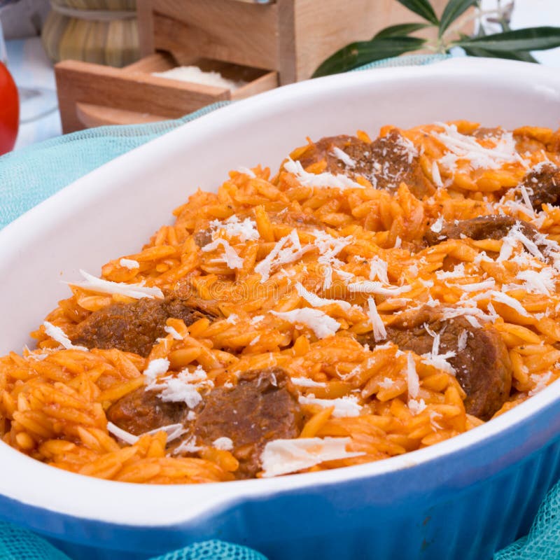 Kritharaki grego foto de stock. Imagem de cordeiro, jantar - 84496226