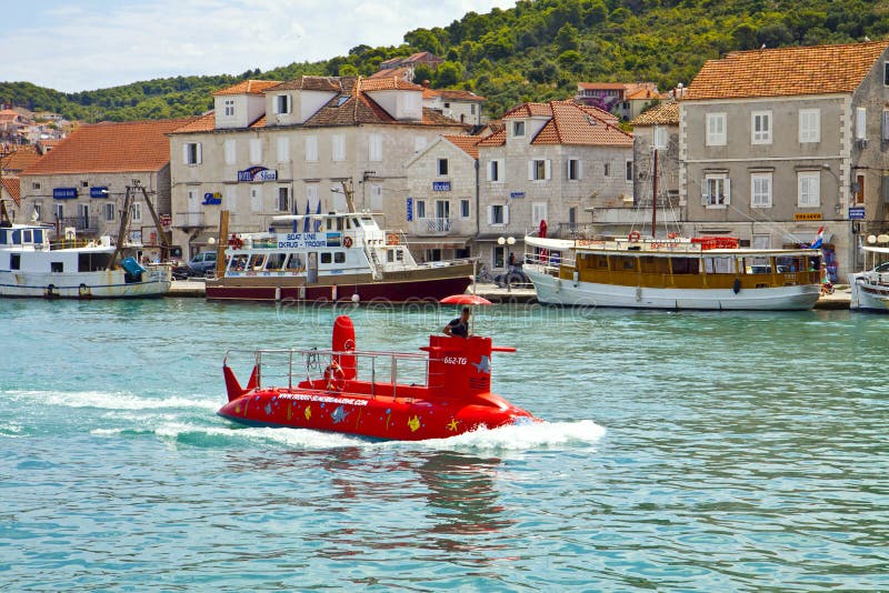 Rotes Touristisches Halbtauchboot Redaktionelles Stockfoto - Bild von ...