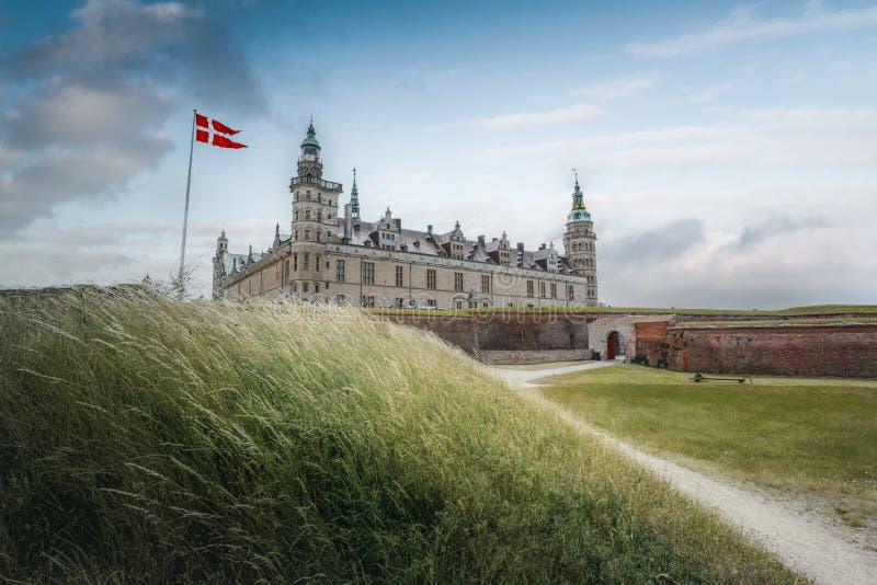 Kronborg Castle I Flaga Dannebrog Helsingor Denmark Zdjęcie Stock ...