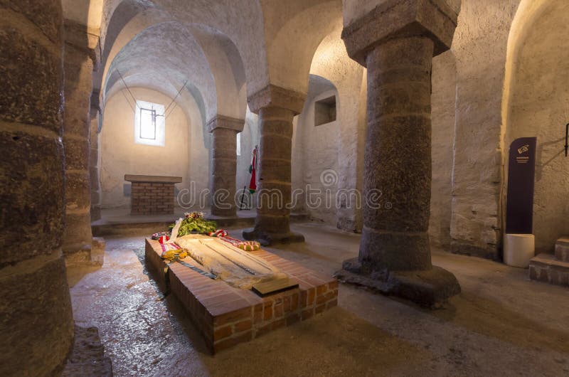 Krypta redaktionelles stockfoto. Bild von schrein, bügel - 87650503