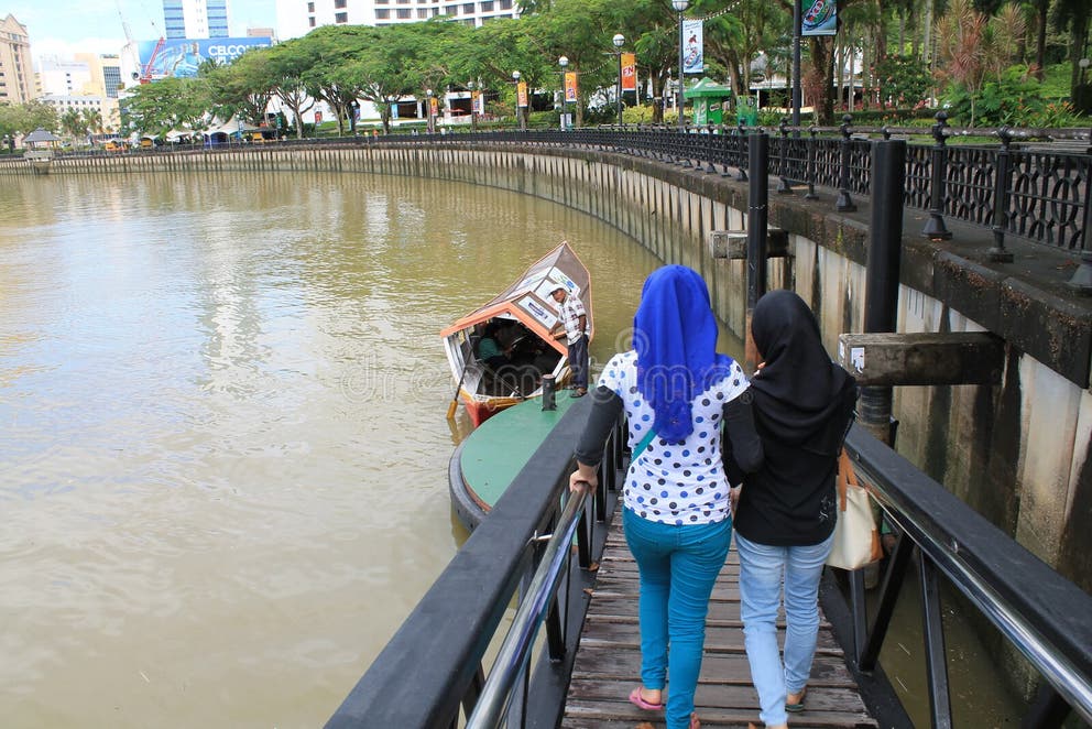 Kuching Waterfront editorial image. Image of metropolitan - 39939555