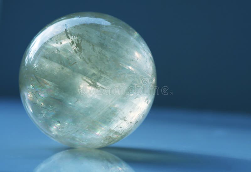 Kristallkugel stockfoto. Bild von porzellan, pläne, astronomie - 3183998