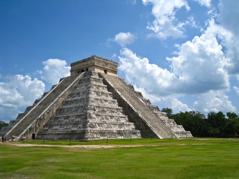 Kukulkan Pyramid at Chichen Itza Stock Photo - Image of archaeology ...