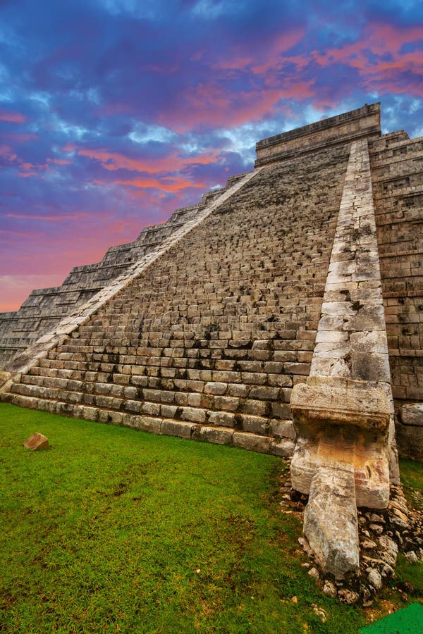 Kukulkan Pyramid in Chichen Itza Stock Photo - Image of kukulkan ...