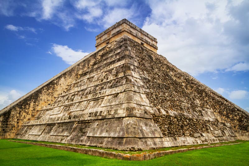 Kukulkan Pyramid in Chichen Itza Stock Photo - Image of city, mexico ...
