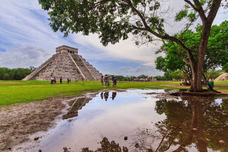 Kukulkan Pyramid in Chichen Itza, Yucatan. Mexico Editorial Image ...