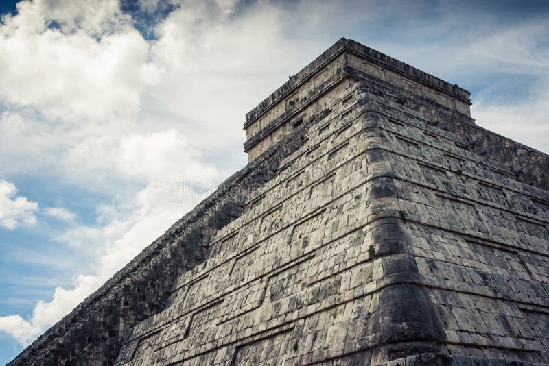 Kukulkan Pyramid (el Castillo) at Chichen Itza, Yucatan, Mexico Stock ...