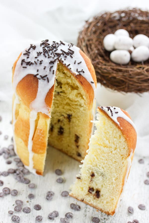 Kulich Del Pan De Pascua Con Los Microprocesadores De Chocolate Foto de ...