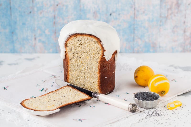 Kulich, Pan De Pascua Del Ruso Foto de archivo - Imagen de panecillo ...