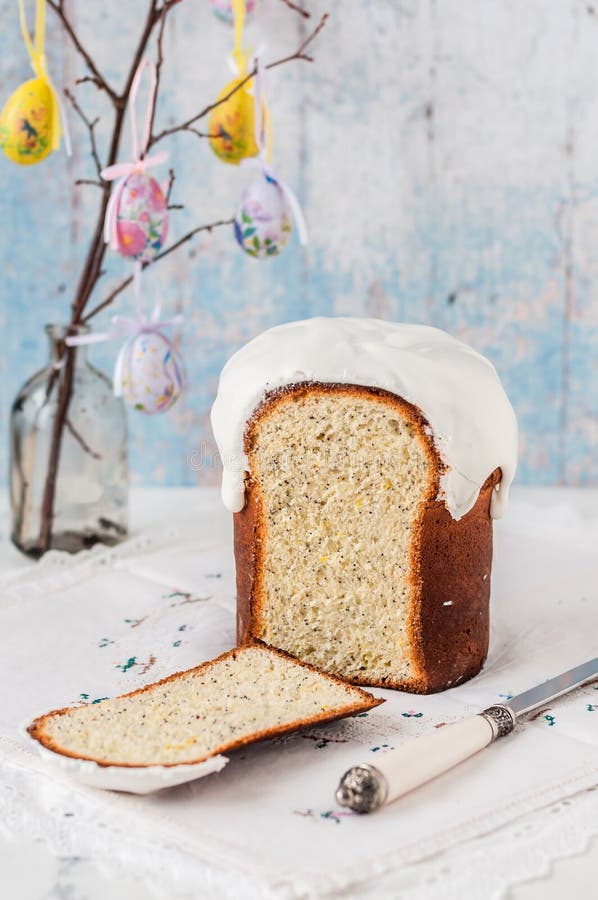 Kulich, Pan De Pascua Del Ruso Imagen de archivo - Imagen de esmaltado ...