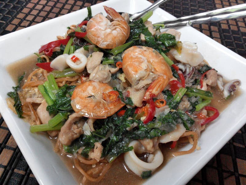 Kungfu del mee de Yee imagen de archivo. Imagen de calamar - 45323621