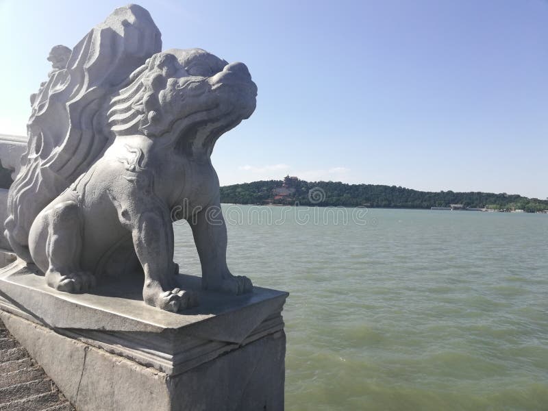 Kunming Lake, Statue editorial stock image. Image of memorial - 258606134