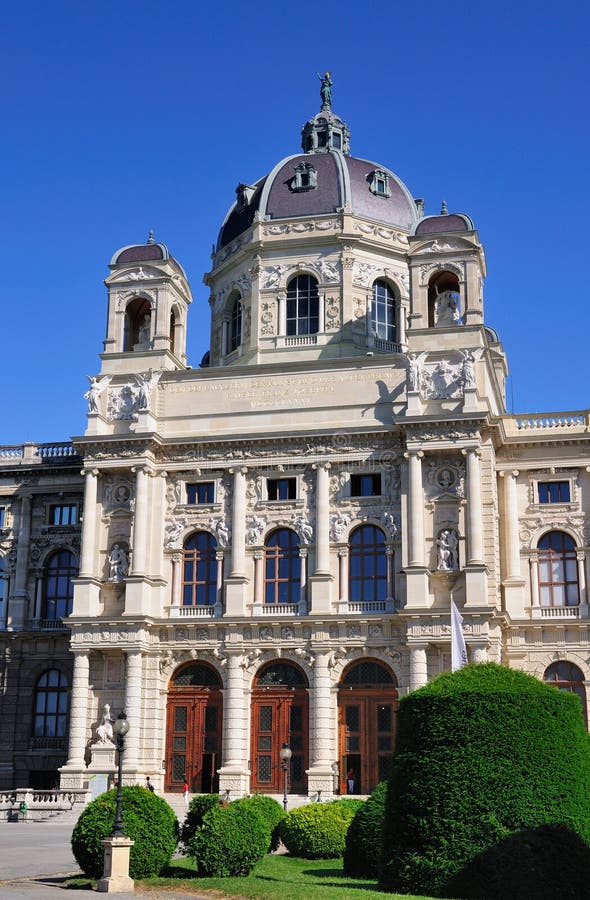 Kunsthistorisches Museum, Vienna Stock Image - Image of trees, dome ...