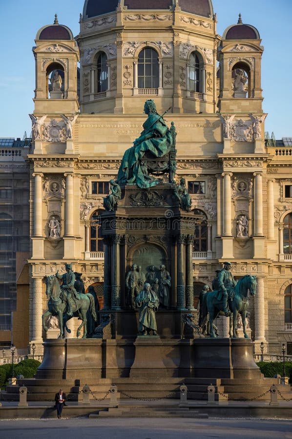Statues on Top of the Kunsthistorisches Museum, Vienna Stock Image ...