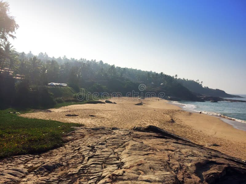 Kust Met Stenen En Palmen India Kerala Stock Foto - Image of oceaan ...