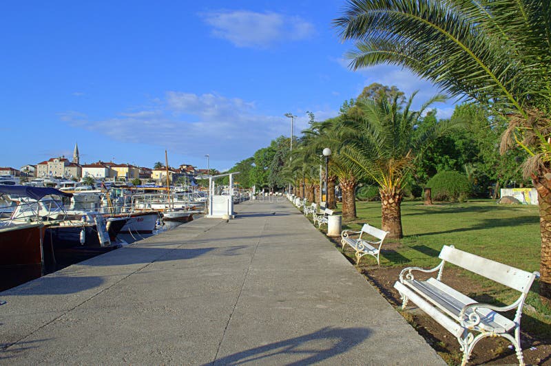 Kustpromenade, Budva-haven Montenegro Stock Foto - Image of blauw ...