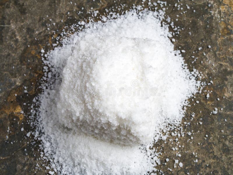 Kvarter av salt arkivfoto. Bild av foto, hälsa, mineral - 114761776
