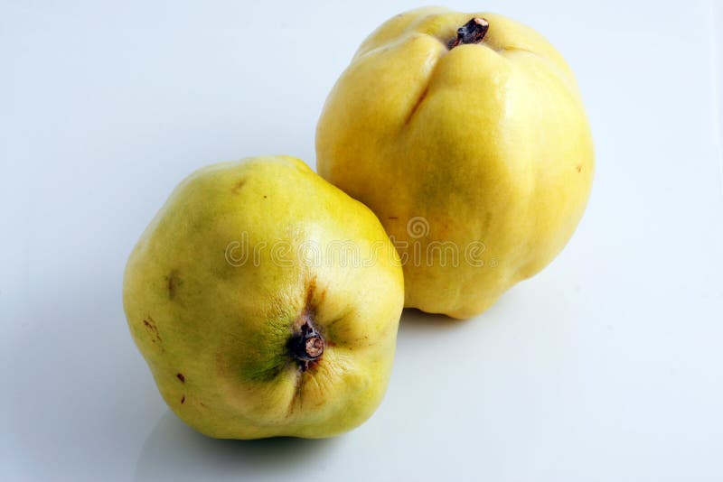 Kweepeer stock afbeelding. Image of knippen, voedsel - 16421131