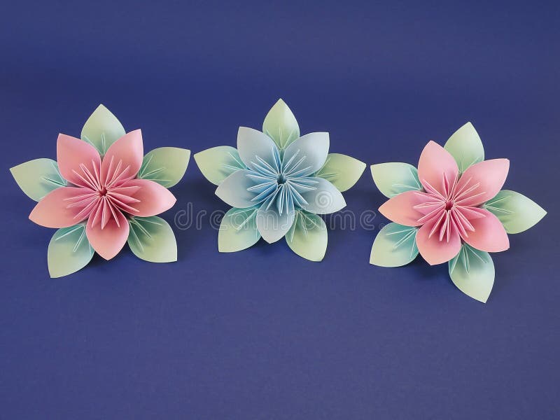 Origami kusudama kwiaty obraz stock. Obraz złożonej z papier - 67852399