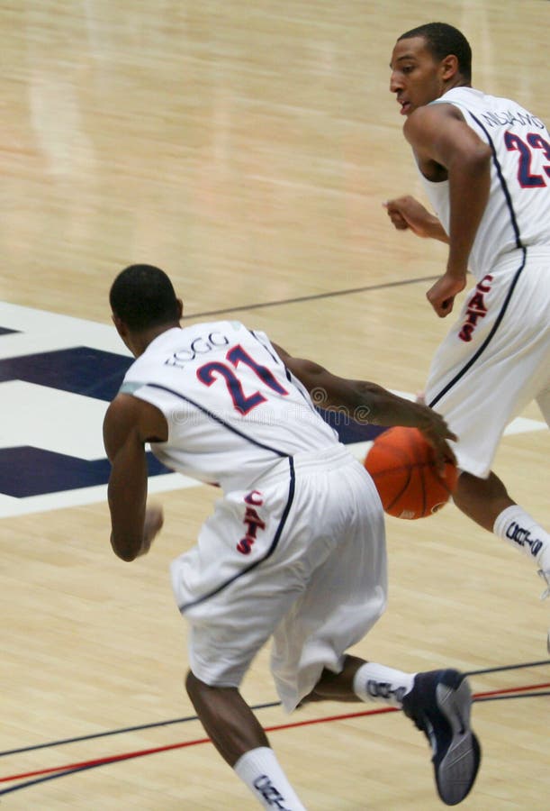 A Kyle Fogg Derrick Williams Fast Break Editorial Photo - Image of ...