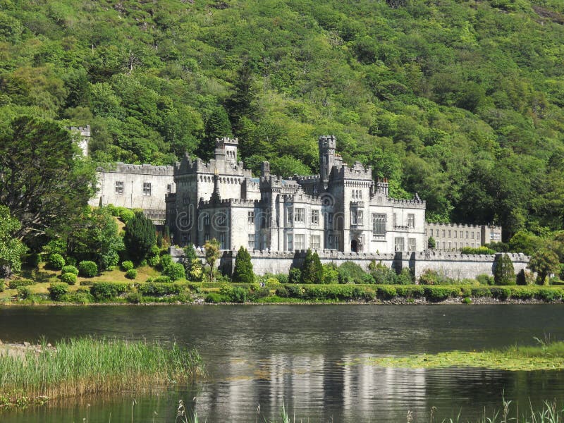 Kylemore Abbey editorial stock image. Image of castle - 64095299