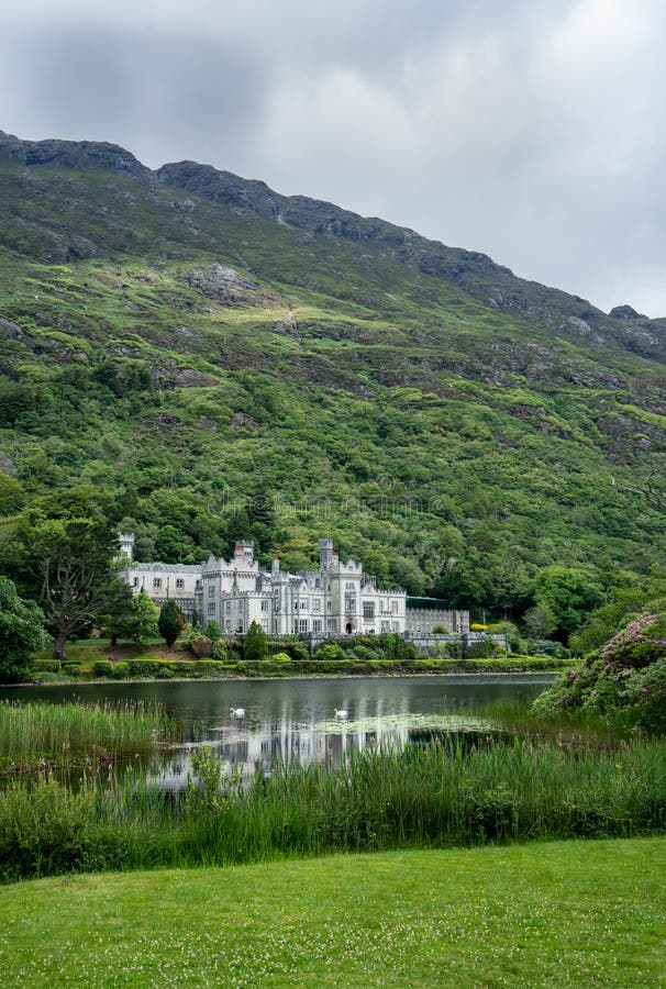 Kylemore Abbey, Ireland editorial image. Image of beautifulkylemore ...