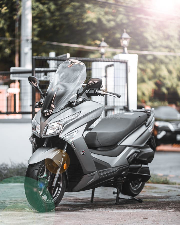 Kymco xtown 300i foto de archivo editorial. Imagen de scooter - 234717858