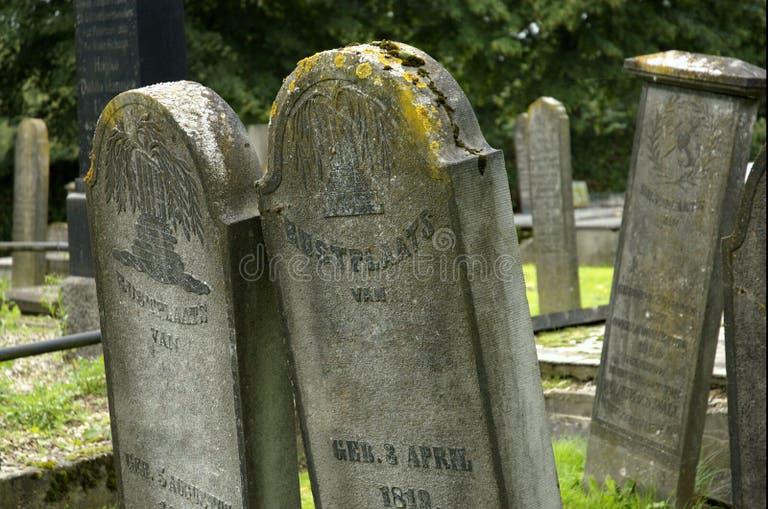 Lápides de Halloween imagem de stock. Imagem de honra - 1263587