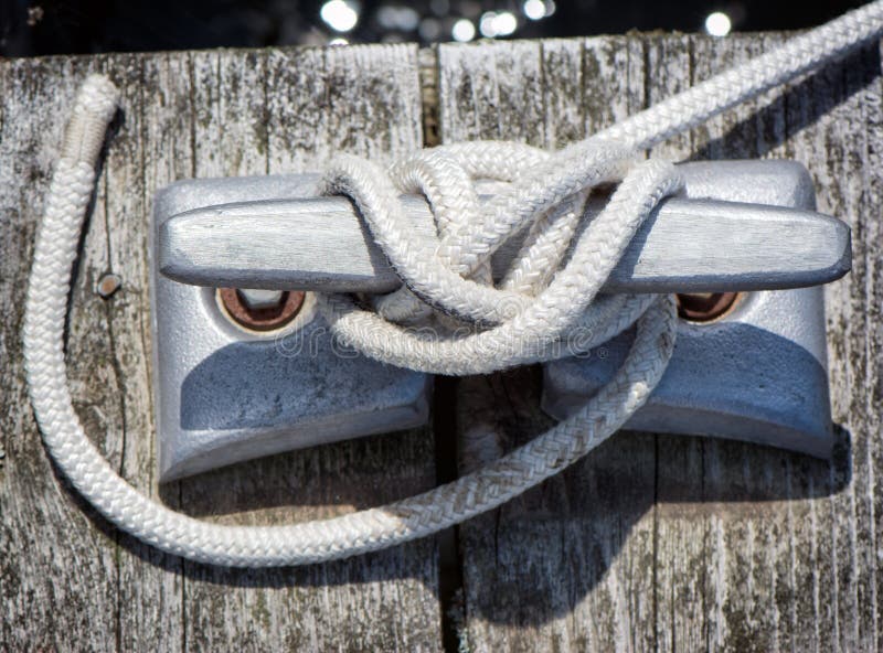 Línea De Amarre En El Listón 2 Imagen de archivo - Imagen de canotaje ...