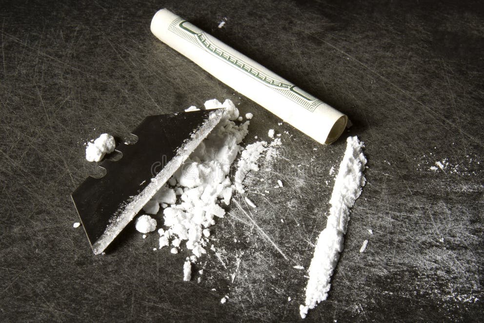 Línea de cocaína foto de archivo. Imagen de coque, chatarra - 32913158