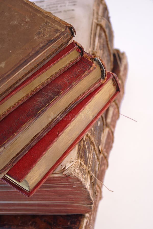 Línea de libros antiguos imagen de archivo. Imagen de fecha - 2832373