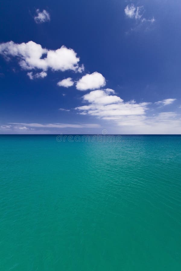 Línea De Mar Del Horizonte Mar Y Cielo Las Ondas Y El Resplandor Del ...