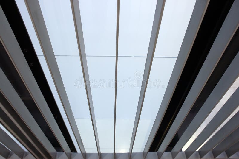 Líneas Convergentes Abstractas De Un Alto Bloque De Apartamentos Alto ...