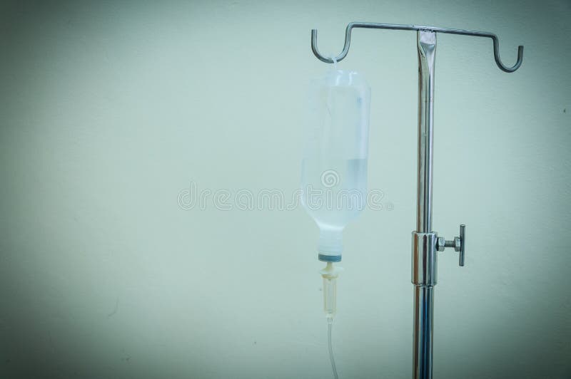 Líquido del intravenoso imagen de archivo. Imagen de drogas - 66790813