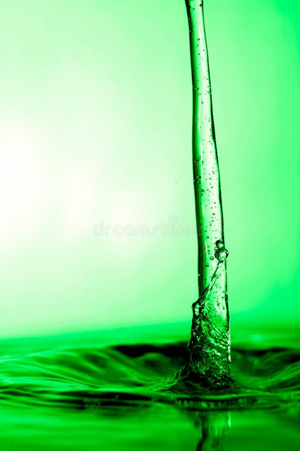 Líquido verde foto de archivo. Imagen de mirando, investigador - 42293486