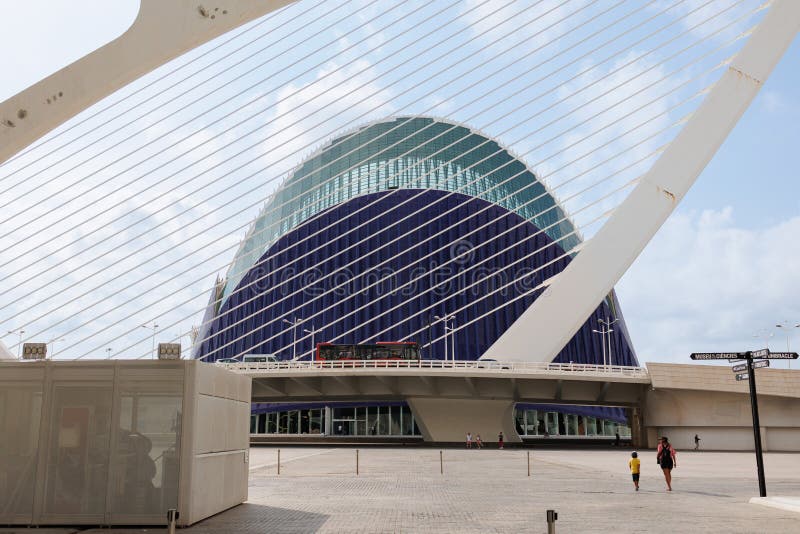 L`Àgora, a Multifunctional Modern Covered Structure and the Pont L ...