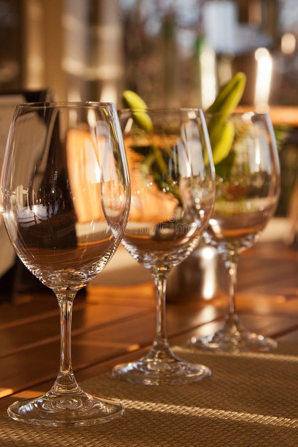 L'échantillon de vin photo stock. Image du été, cristal - 28885978