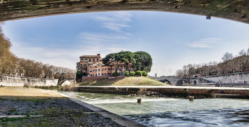 Île de Tiber à Rome photo stock. Image du course, antique - 51876314