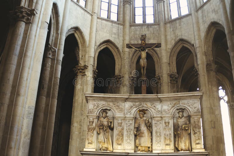 Abside Gotica Di Santa Cruz Church Con Una Vista Della Cappella E Del ...